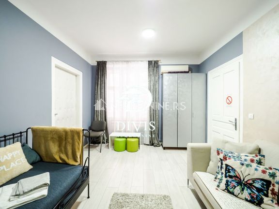 Izdajemo namešten dvosoban stan, 60m2, Knez Mihailova