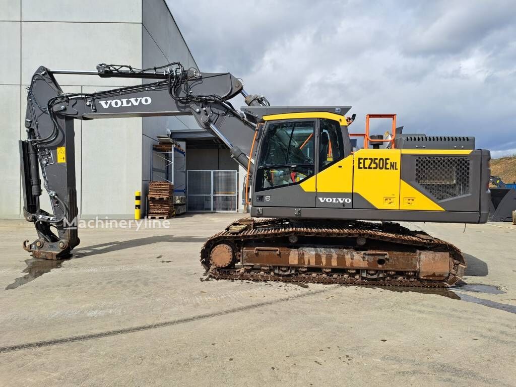 Volvo EC250ENL bager guseničar