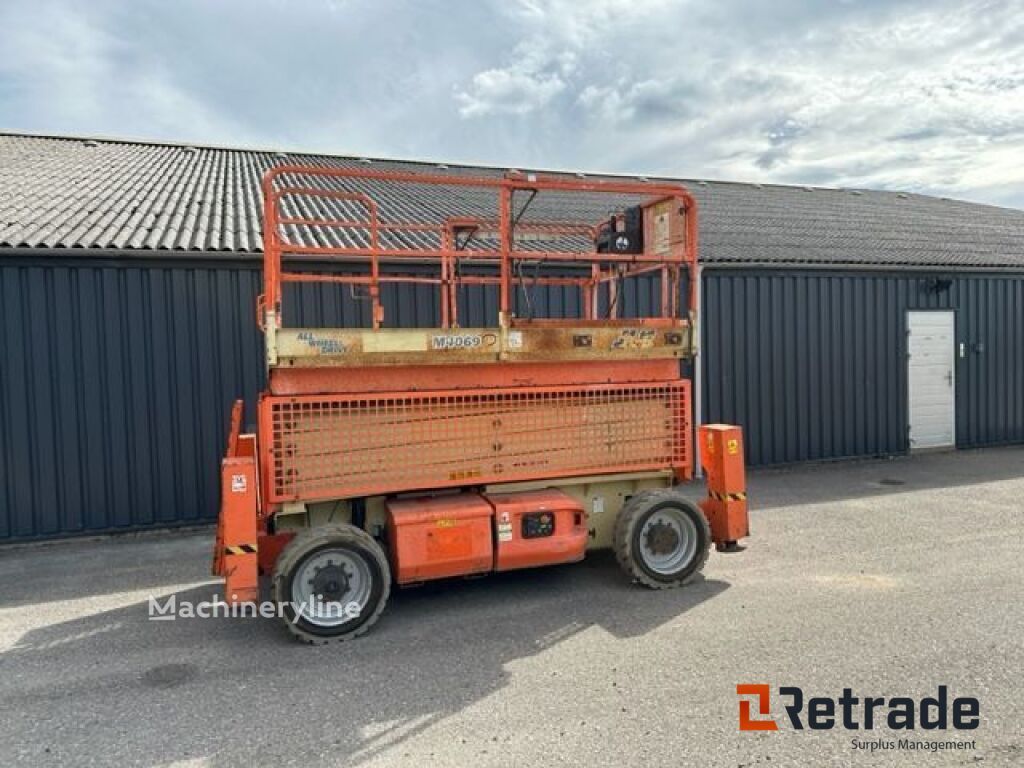 Prodaje se JLG M4069 makazastu platformu na aukciji