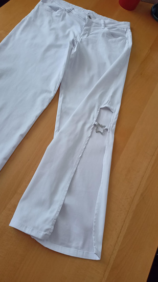pantalone sa otvorenim nogavicama vel.42