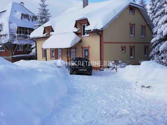 Kopaonik, Naselje Treska, kuća, 9 apartmana ID#17477