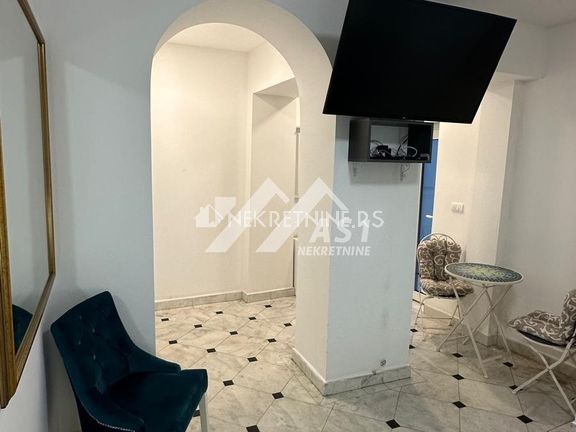 IZDAJE SE PRELEPA GARSONJERA U CENTRU NOVOG SADA ID#2512