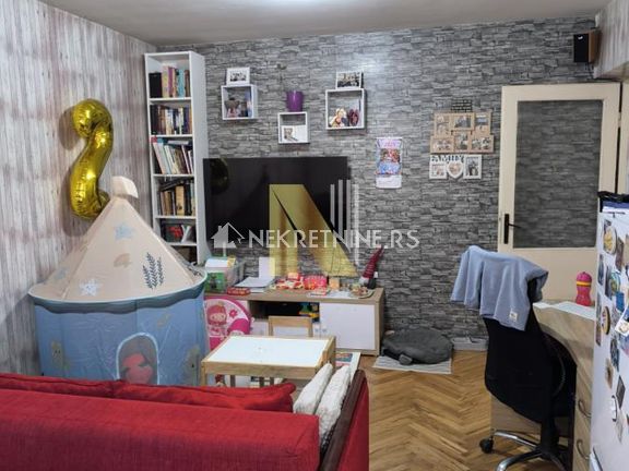 Dvosoban stan bez ulaganja, Detelinara