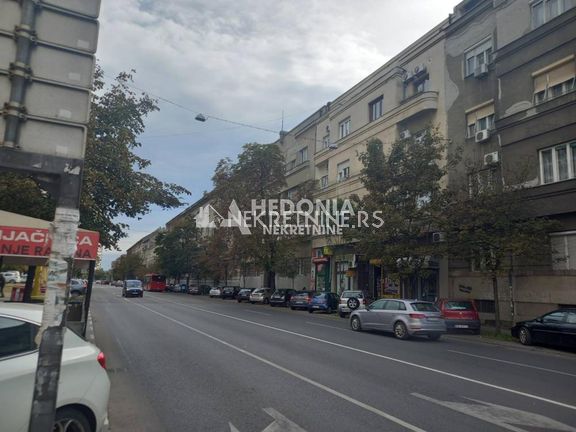 Zemun, Centar, Karađorđev trg, 3.0 salonac ID#9633