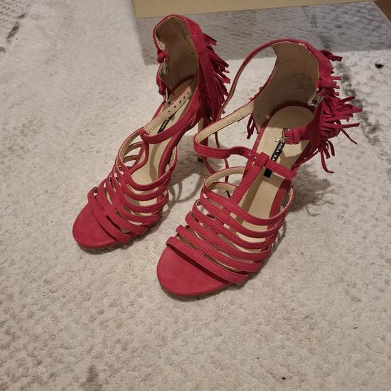 Zara kozne sandale 35