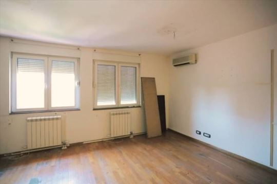 Renoviran 3.0 stan, dve etaže, Lomina ulica, 138m2