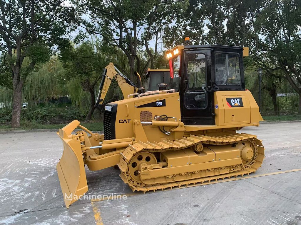 Caterpillar D5K buldožer