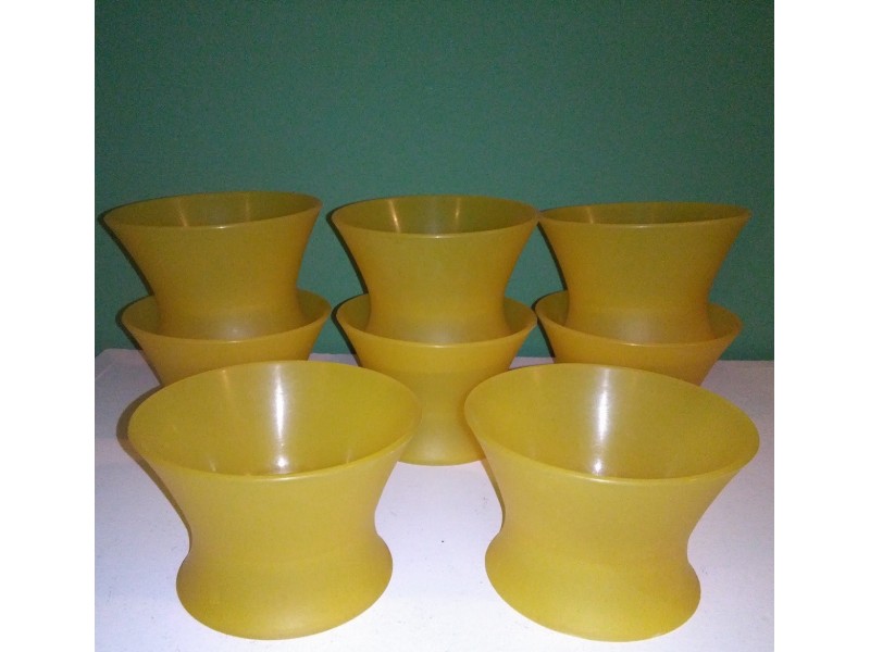8 žutih posuda za puding, mus, sutljijaš, griz ... 7cm