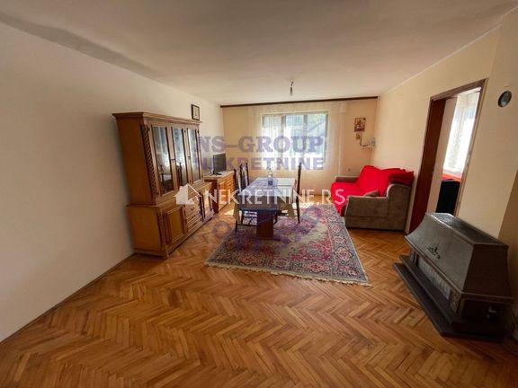 Kuća sa placem 724m2!