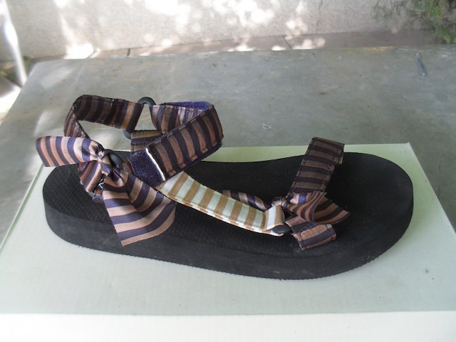 KATE GRAY KAO NOVE MODERNE SANDALE,VEL. 37