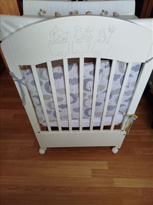 Krevetac sa dušekom i daskom za presvlačenje bebe