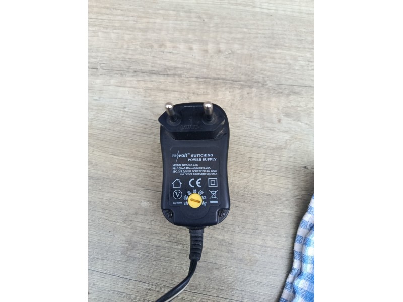 Revolt adapter sa prekidacem 3-12v