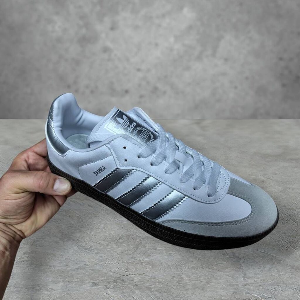 Adidas samba patike bele sa srebrnim linijama Novo Brojevi 36 do 41