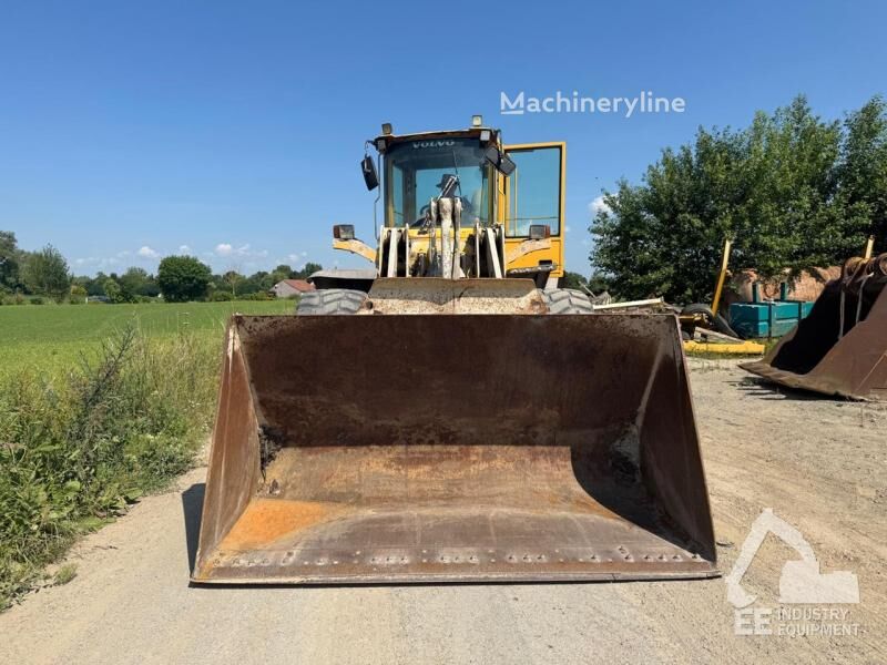 Volvo L 120 E prednji utovarivač
