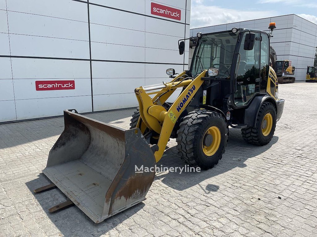 Komatsu WA70M-8EO prednji utovarivač