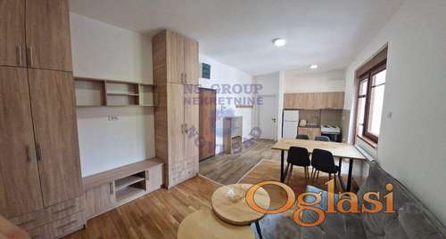 Izdaje se prelepa garsonjera u centru Veternika, nekretnina je opremljena novim nameštajem, useljiva i odličan izbor za samce, parove, studente