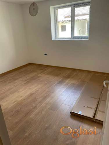 Izdajem dvosoban stan na Tosinom Bunaru