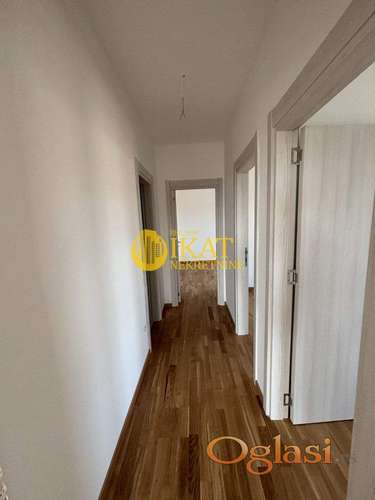 Stara Pazova 80m2 četvorosoban stan ID#4424