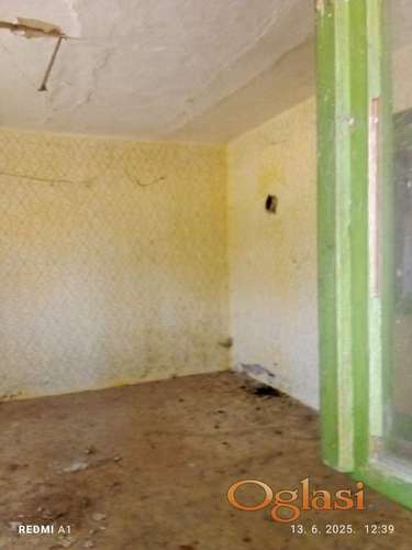 Gibarac starija kuća 69m2 na placu od 14ari HITNO!