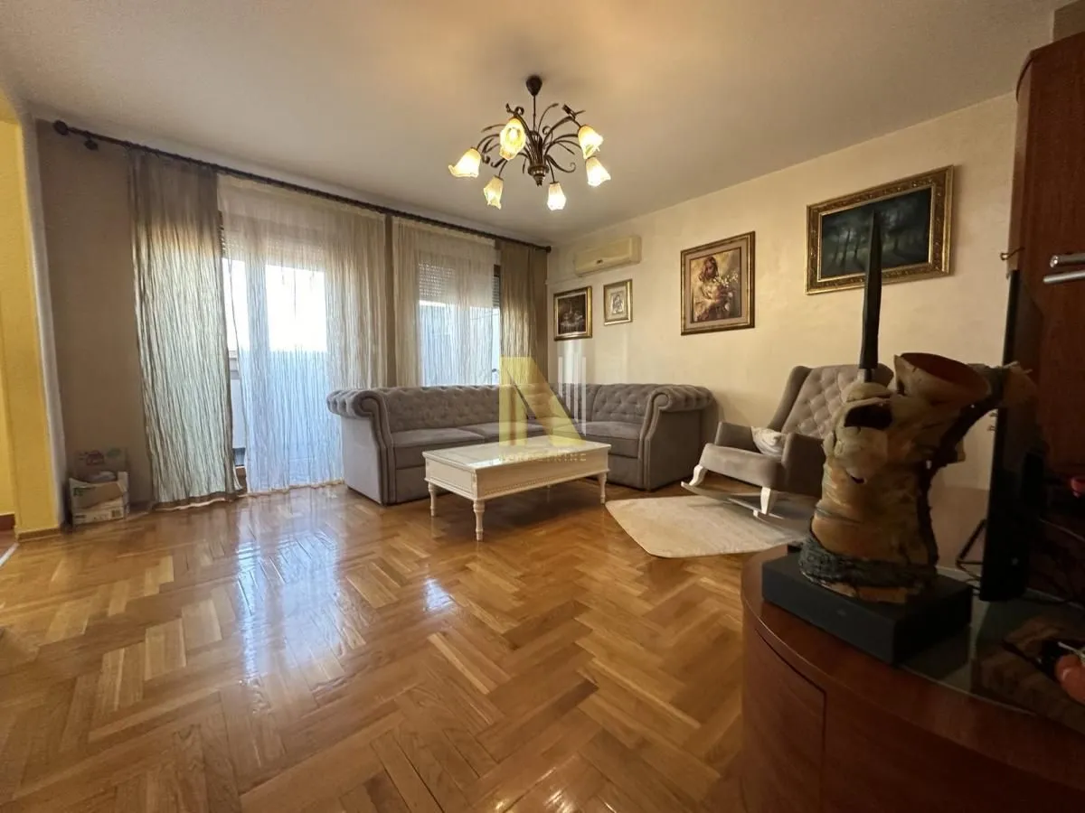 Prodaja, trosoban stan, 97m², Centar, Novi Sad