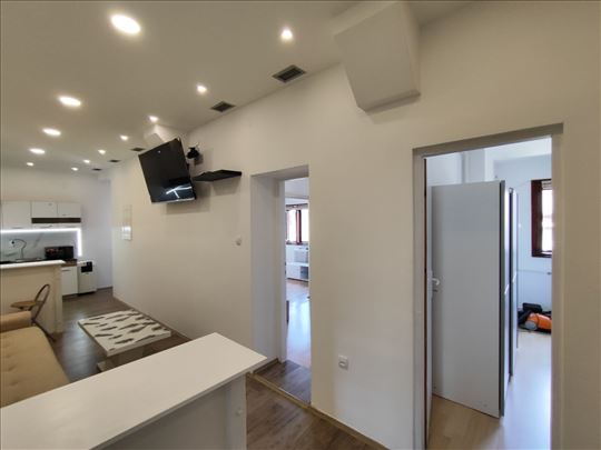 Izdaje se, 2.5 stan, 60m2 Nemanjina ul.