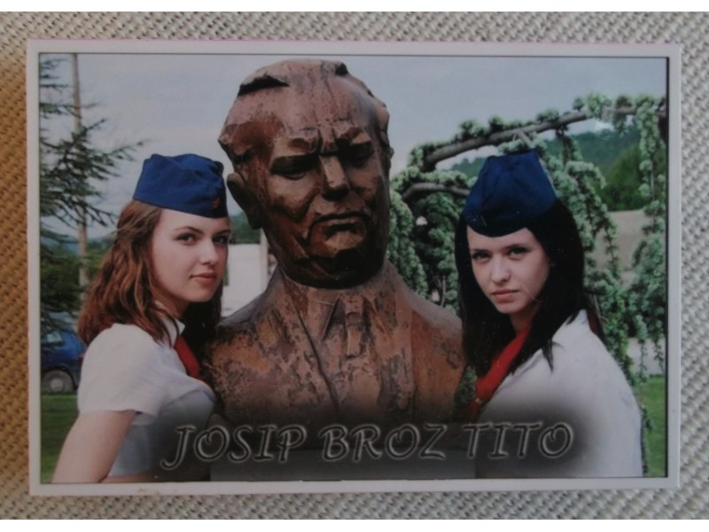 Tito i pionirke - magnet