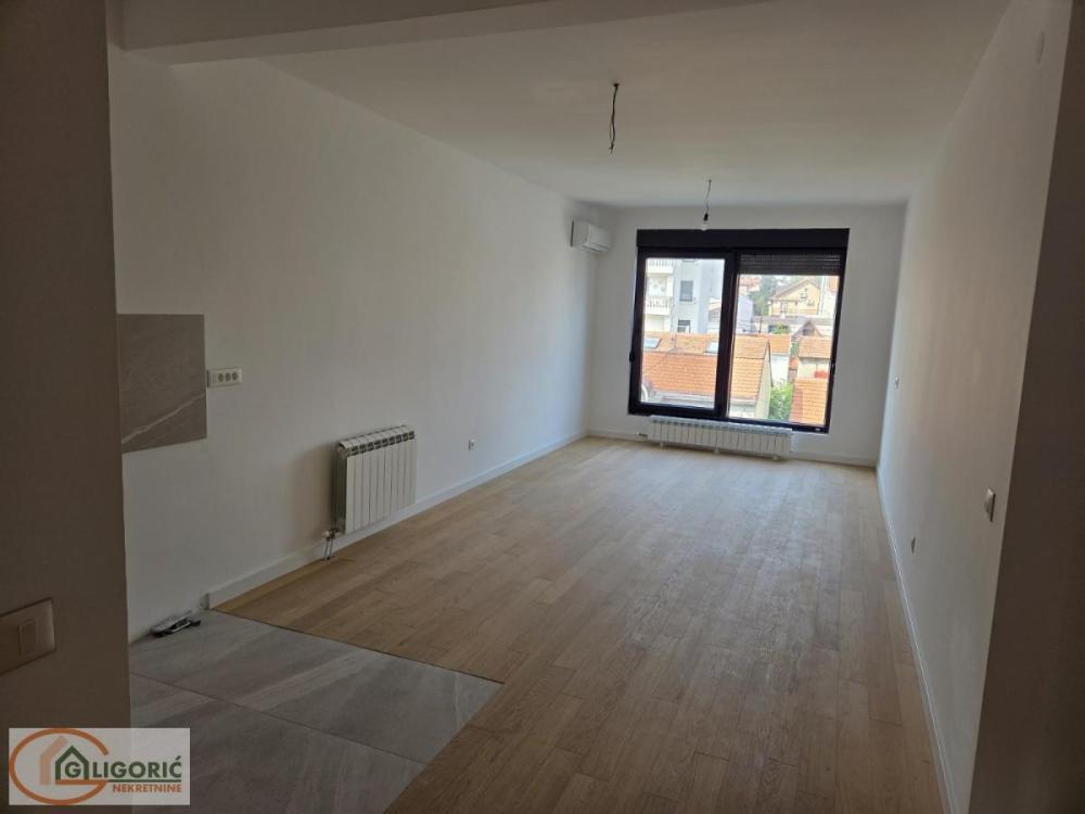 Trosoban stan na prodaju, 76m2, 217.000€