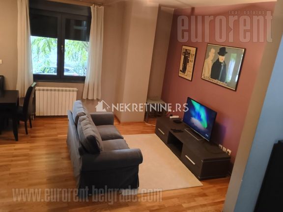 #32693, Izdavanje, Stan, CRVENI KRST, 1000 EUR
