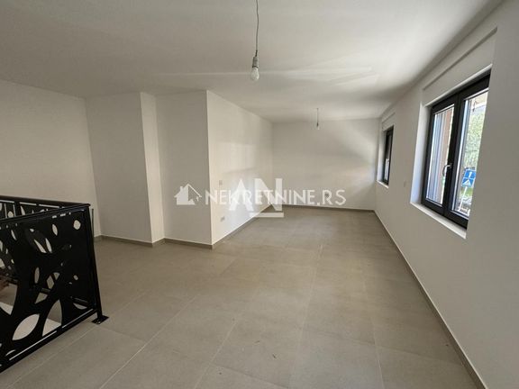 Vračar, Crveni krst, Gročanska, lokal sa izlogom i galerijom ID#8475