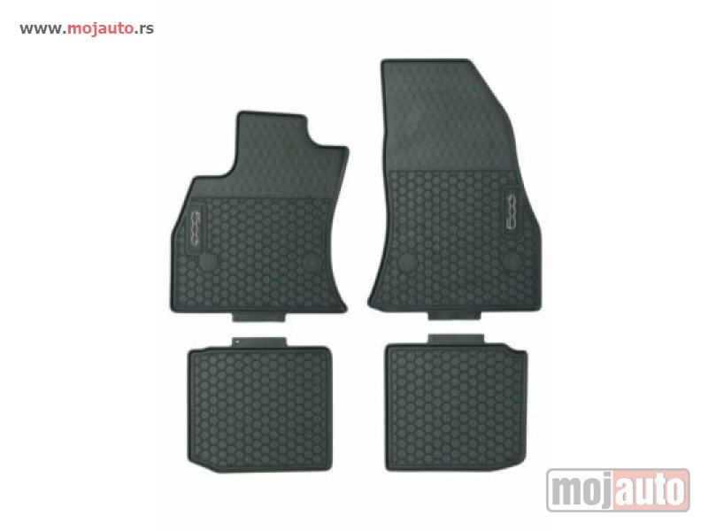 Fiat 500L tipske patosnice sa logom.