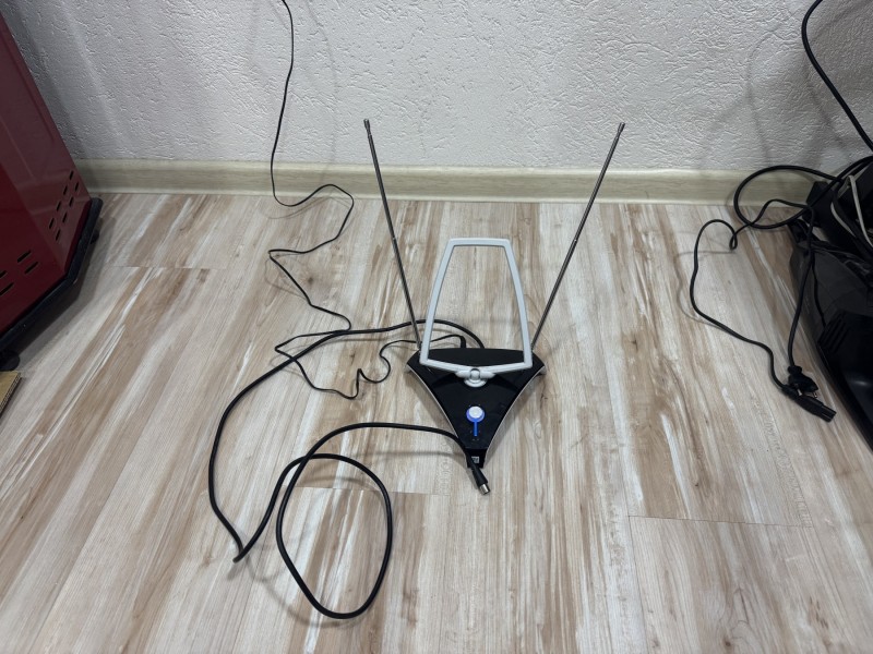 Digitalna sobna TV antena + ADAPTER