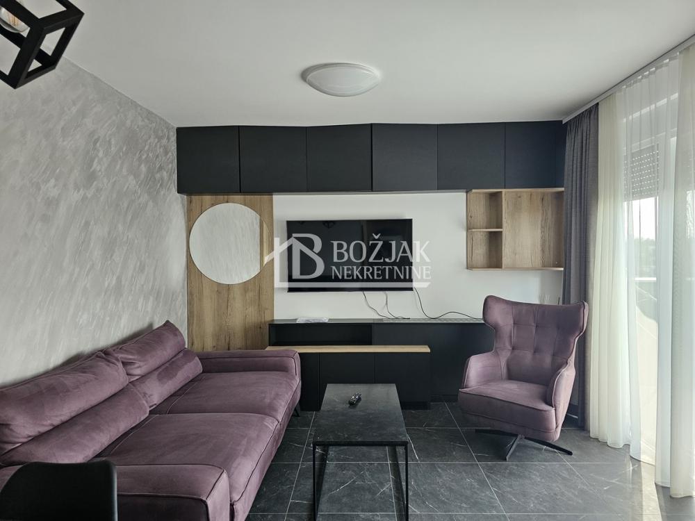 Dvosoban stan namešten stan, Žitni trg ID#2381 400 €