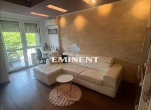 Izdavanje Stan - Beograd, Novi Beograd: Paviljoni - Pariske komune - Ikarus
