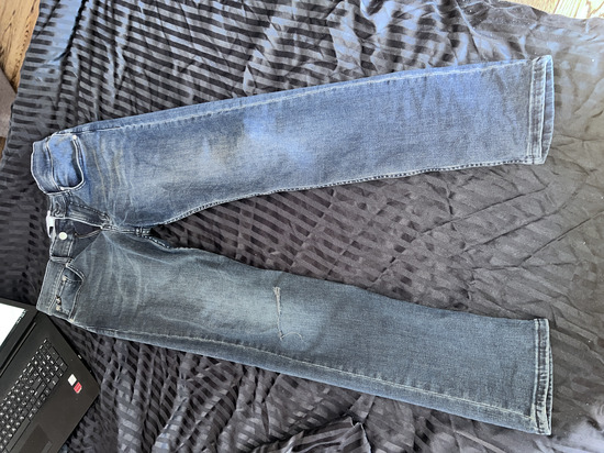 1750 din Calvin Klein farmerice