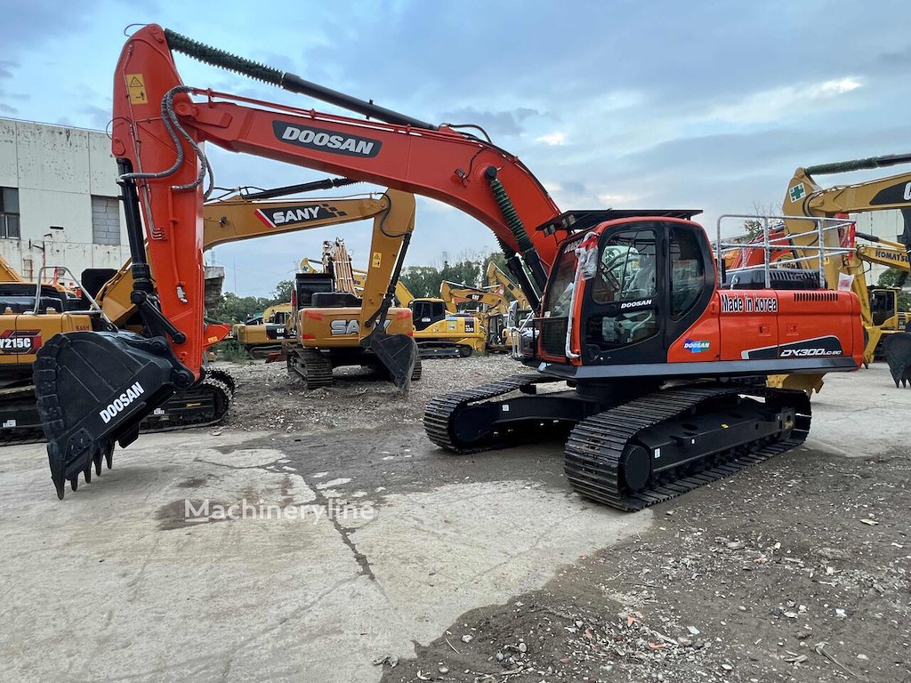 Doosan dx300lca bager guseničar