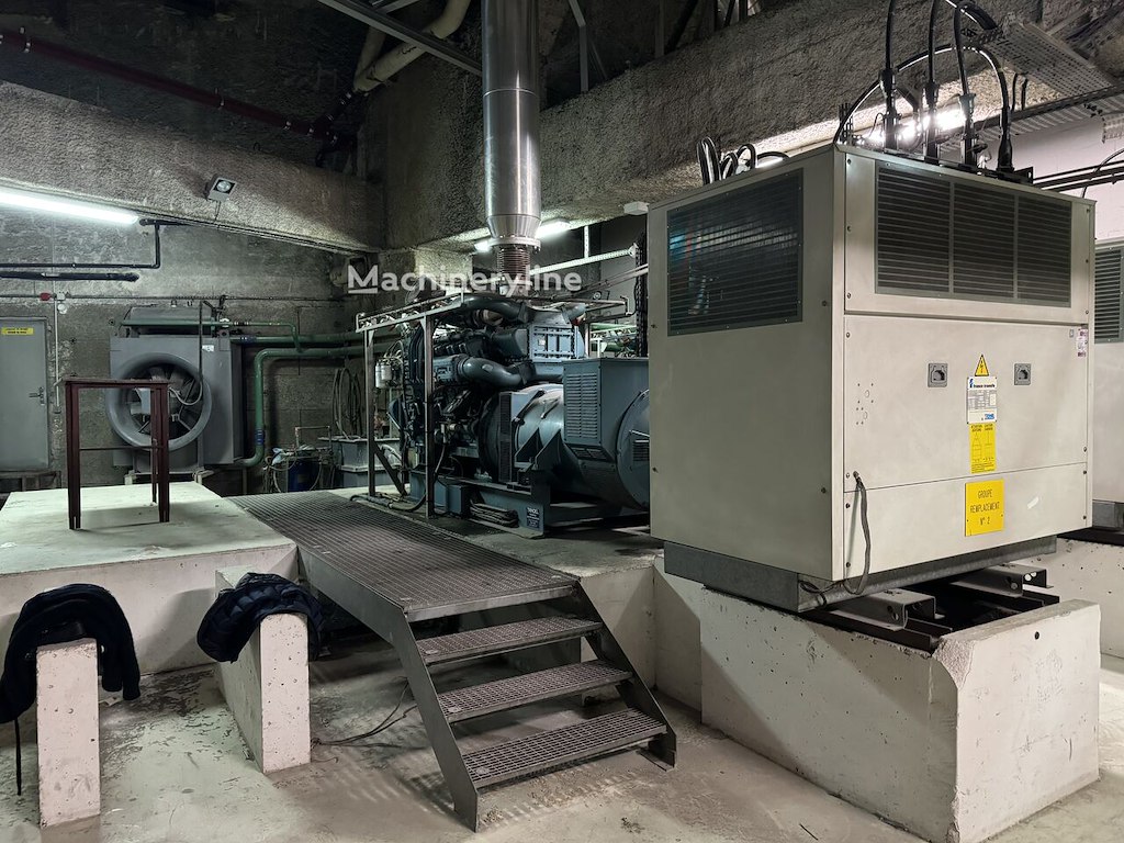 Poyaud 2 x moteur AW 12V 85 diesel generator