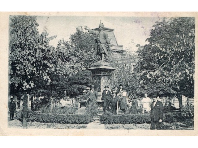 Kraljevina, Požarevac. Park sa spomenikom