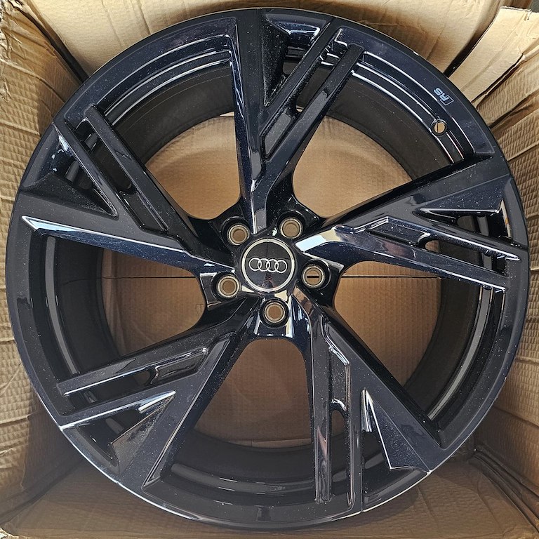 ORIGINAL ALU FELNE ZA AUDI
9j x21 et34 5x112