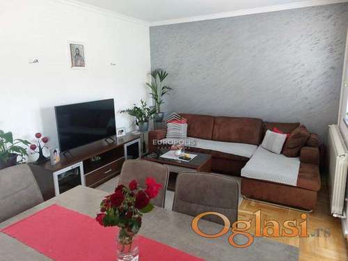 Porodična kuća na Ledinama – 250m², uređeno dvorište, tri stambene jedinice ID#7844