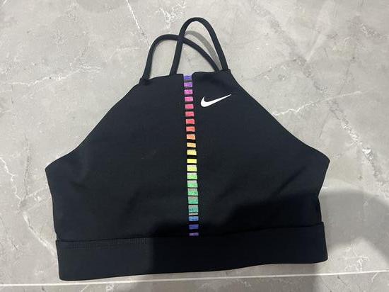 Nike top