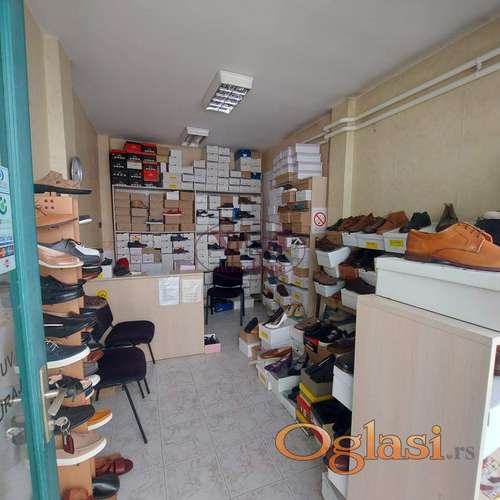 Novi Sad, Centar, Lokal u pasažu sa garsonjerom na spratu i dodatnim podrumom od 37m2
