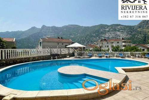 Na prodaju je prostran dupleks stan sa pogledom na more Risan Kotor