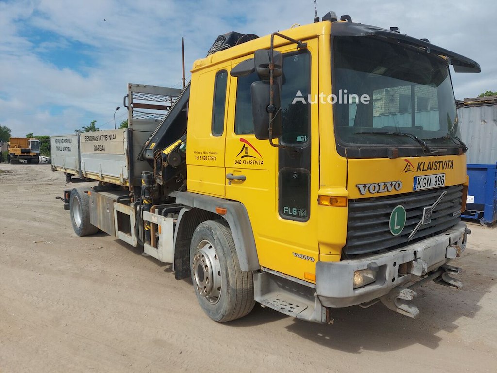 Volvo FL618 kamion s ravnom platformom