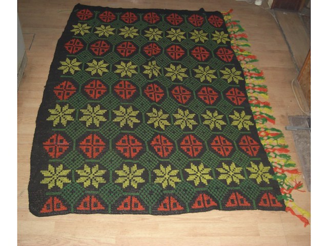 Strikani prekrivac 3