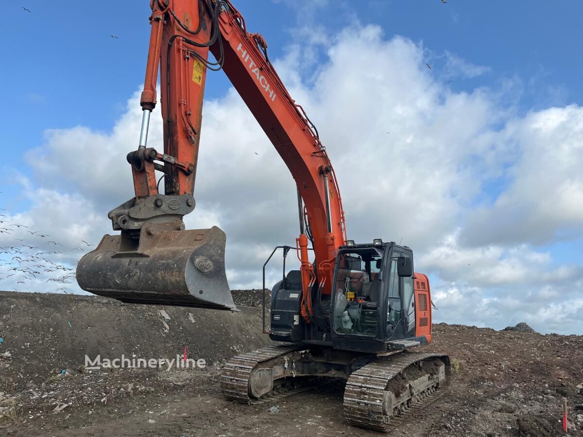 Hitachi ZX 225USLC-5B bager guseničar
