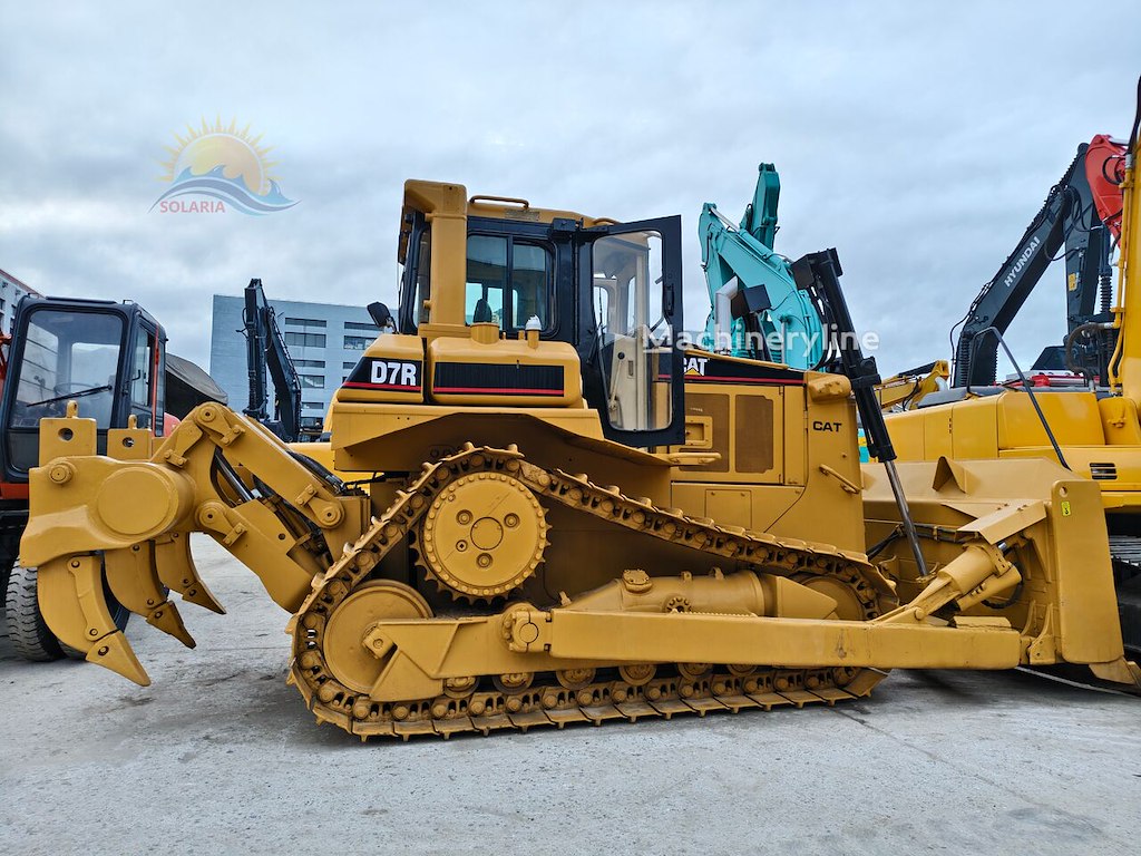Caterpillar D7R buldožer