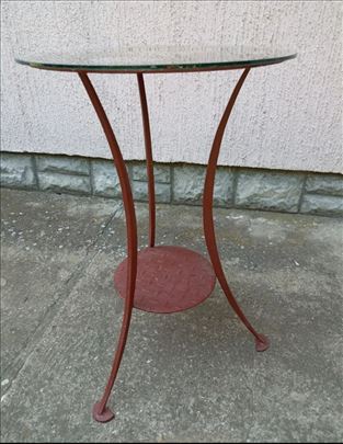 Metalni stočić