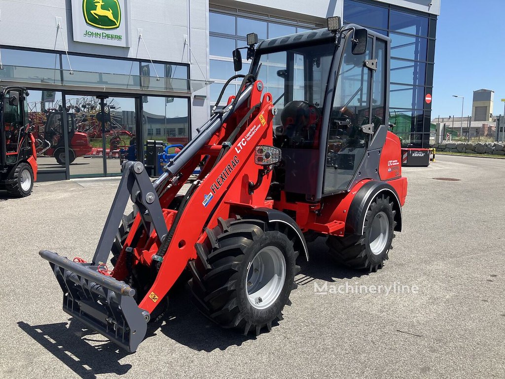 Novi Trejon Flexitrac 1244 multifunkcionalni utovarivač