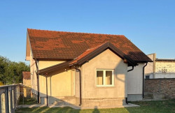 Stara Pazova, Vojka - Dve kuće na jednom placu