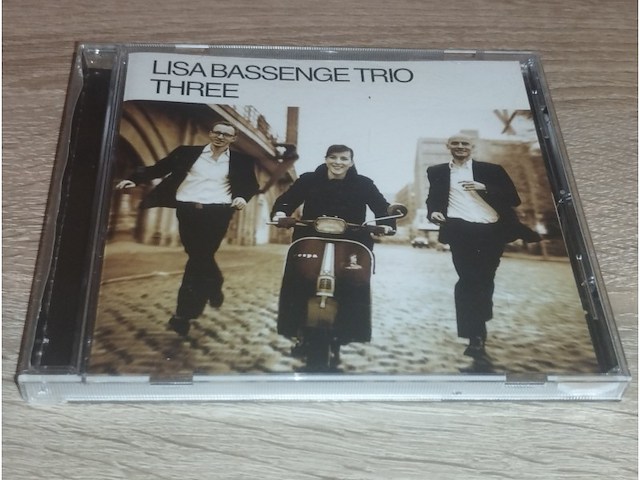 Lisa Bassenge Trio – Three